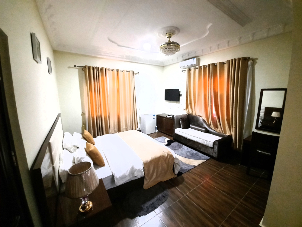 Queens Room - Afri-Royal Hotel